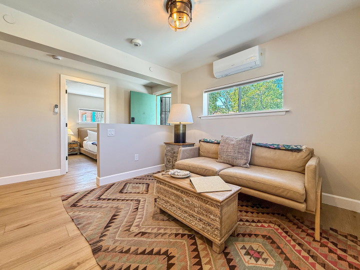 Desert Lupine Suite- Prime Location- Railyard Arts - Santa Fe, NM