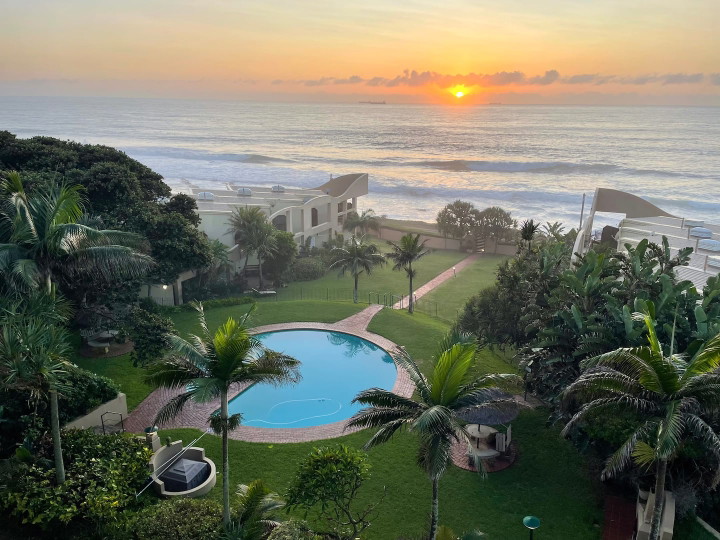 27 Mallorca Stunning Umdloti Flat, Pool Sea Views - eMdloti