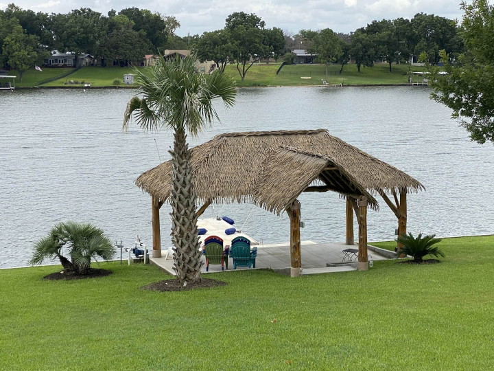 Retro Lakehouse - A Touch Of Cabo - Kingsland, TX