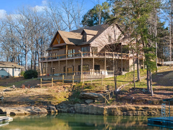 Battle Branch Retreat - Luxurious Lake Side Escape - Alabama