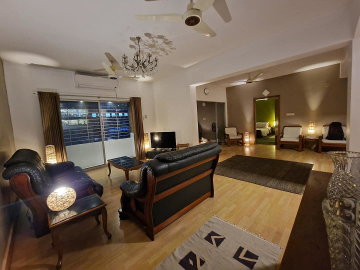 Luxurious And Cozy Flat In Dhanmondi, Modern Decor - Dacca