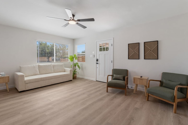 Modern Jacuzzi West Palmdale|gameroom|dine| 
Shop - Palmdale, CA