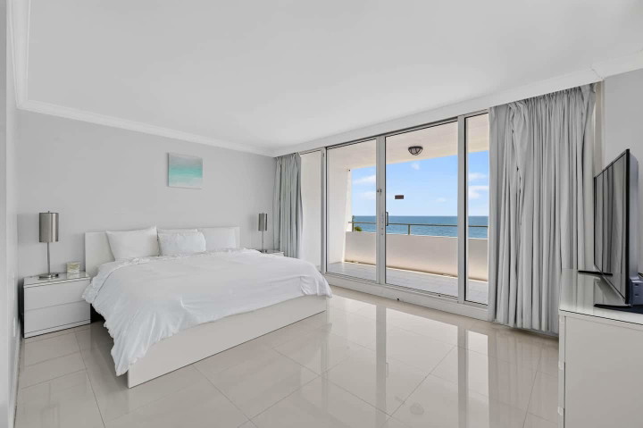 Shoreline Retreat - The Bahamas