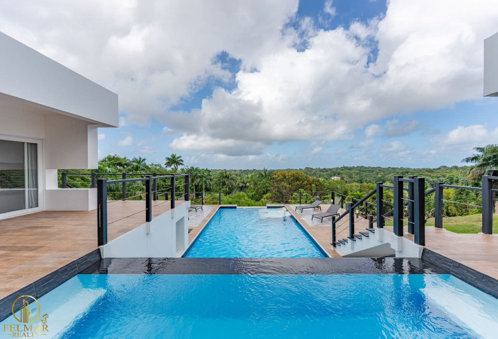 B&w Party Mansion - Cabarete