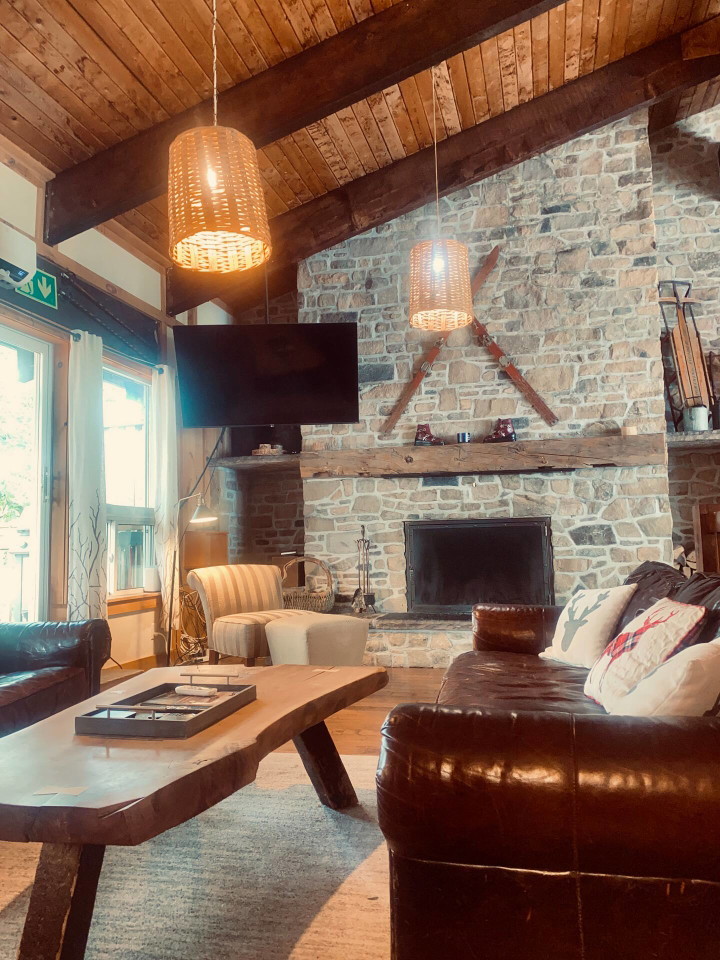 Spacious 9 Bedroom Chalet With Hot Tub - Collingwood