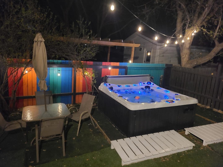 Cozy 3br Retreat W/ Hot Tub - Moose Jaw