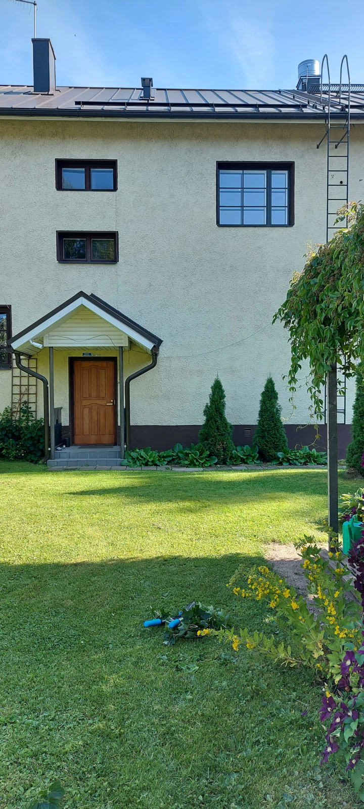 4 Huonetta Ja Keittiö, 100 M2 Asunto - Tervakoski