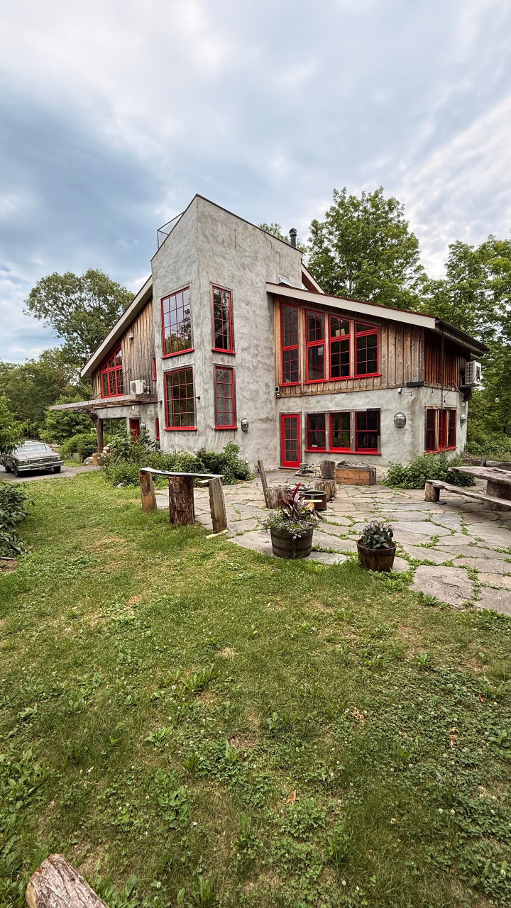 Rustic Quarry Luxury With Magical Lake. - Woodstock, NY
