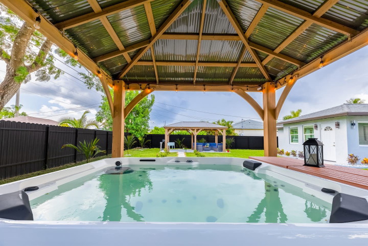 Chuly |8ppl | Top Location | Hot Tub | Gazebo |Bbq - Sanibel Island, FL