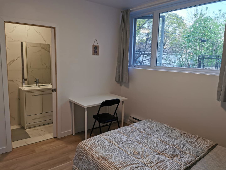 Room Private Bathroom (Diamond) - Montreal