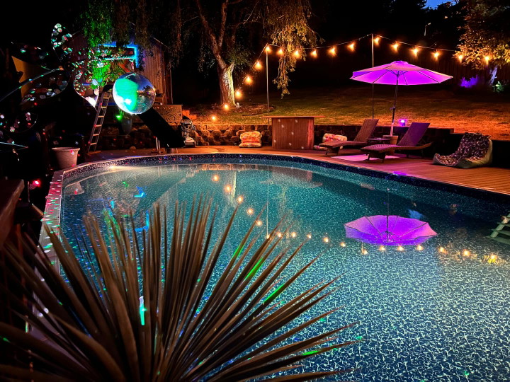 Cascadia Cabana | Poolside Suite With Spa - Gresham, OR