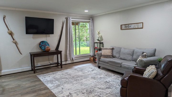 Lovely 2 Bedroom Rental With Lake And Park Access - Anchorage, AK