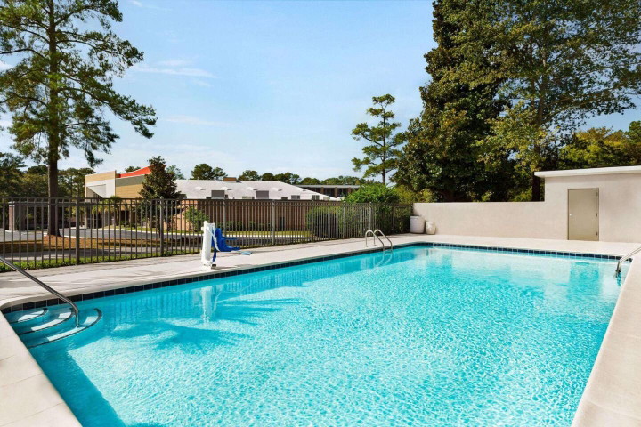 King | La Quinta Columbia | Seasonal Outdoor Pool - Columbia, SC