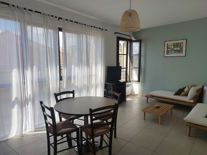 2 Rooms - Very Bright With View On Aix's Roofs - Aix-en-Provence