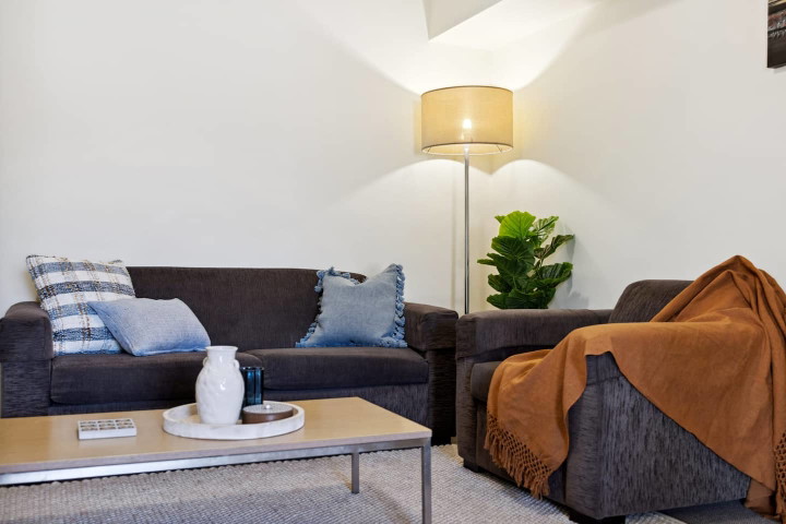 Great Value| 1 Bedroom Apartment| Onsite Parking| - South Perth