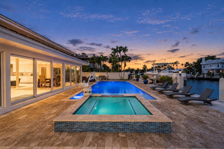 Modern Fort Lauderdale Home, Waterfront Pool & Spa - Fort Lauderdale, FL