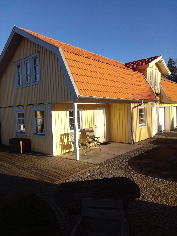 Yellow Villa Between Torslanda And Gothenburg - Gothenburg
