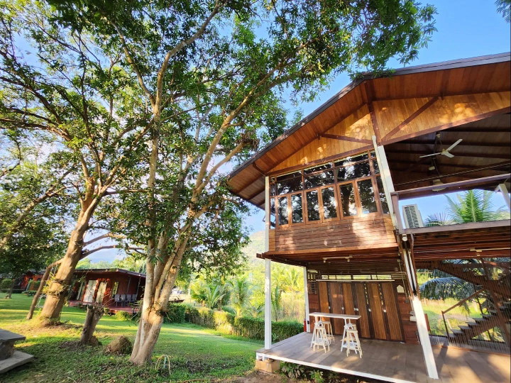 Wooden Villa With Partial Riverview At Kg House - Kanchanaburi