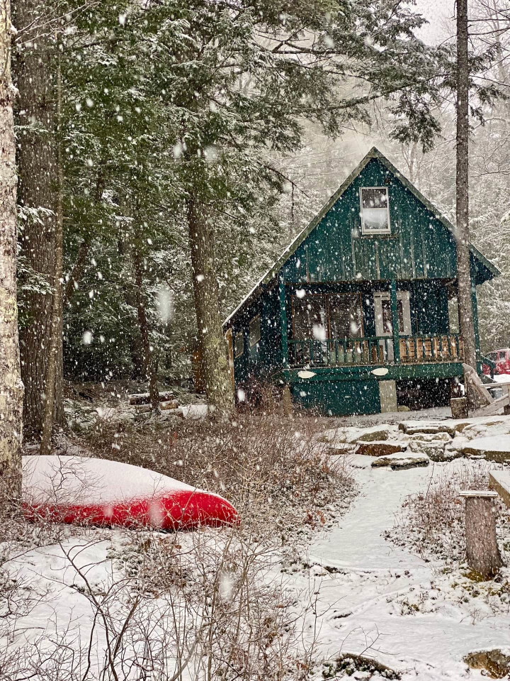 Cozy Lakefront Cabin * Campchamp - New England