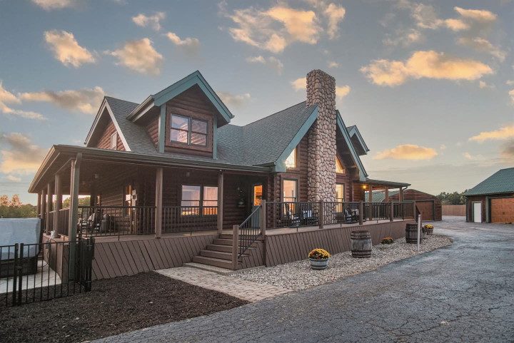 Bourbon Trail Cabin, Game Room, Hot Tub, Fire Pit - Kentucky