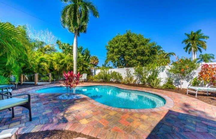 "Paradise" By The Private (Heated) Pool Light! - Anna Maria Island, FL