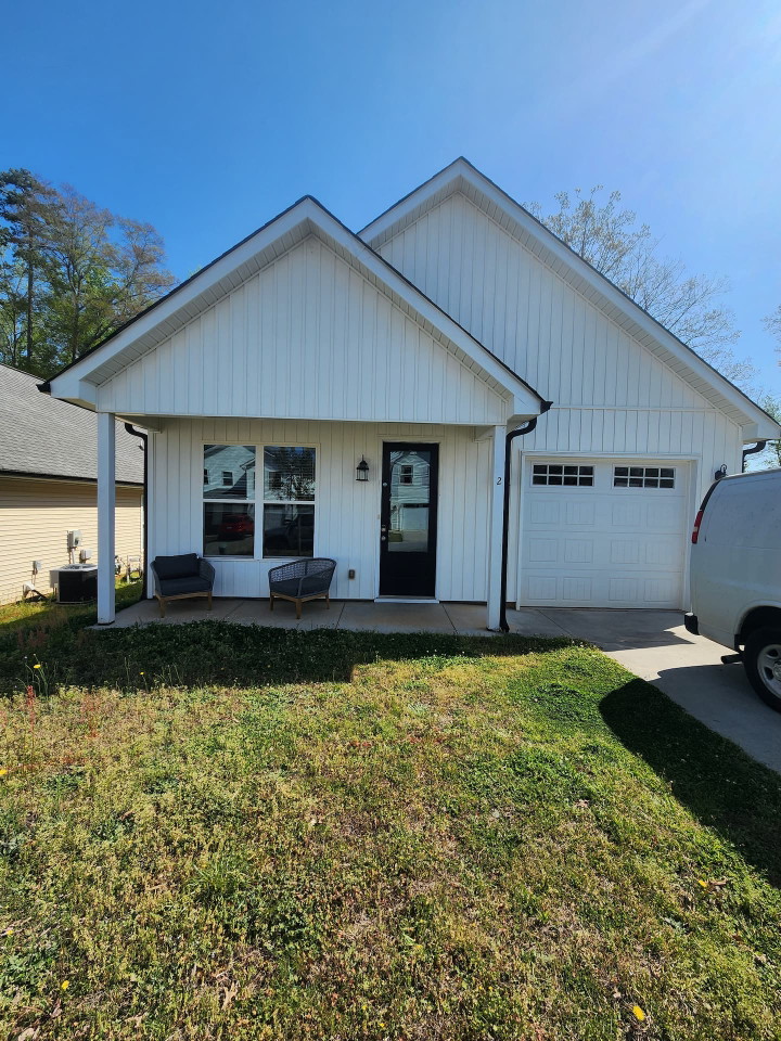 Stylish Single Level Near Downtown Tr - Travelers Rest, SC