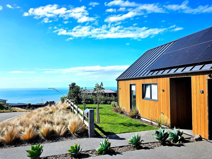 Tranquil Seaside Summit Retreat - New Zealand