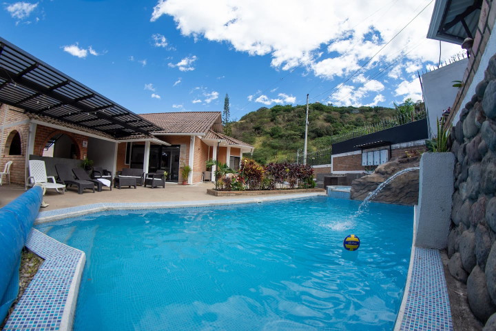 A Villa In Yunguilla With A Swimming Pool, Jacuzzi, And Table Soccer - Santa Isabel