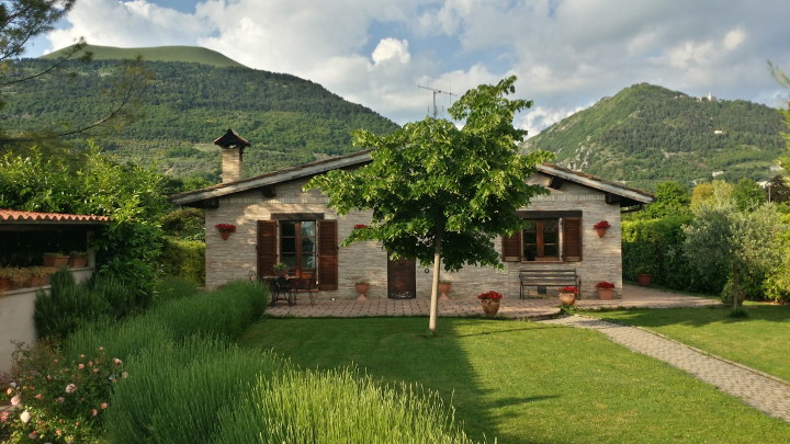 The Peaceful Corner In Gubbio, A Dip Into The Middle Ages. - Umbria