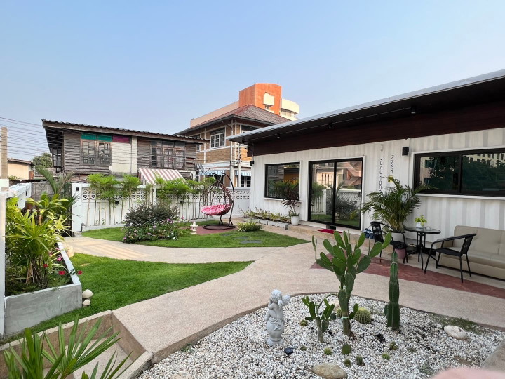Private Courtyard, Garden-style 2 Bedroom 2 Bathroom B&b, Near Mrt - Bangkok