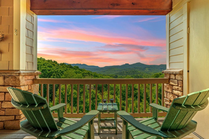 Banner Elk Views | Beech & Sugar Mtn | Game Loft - Banner Elk, NC