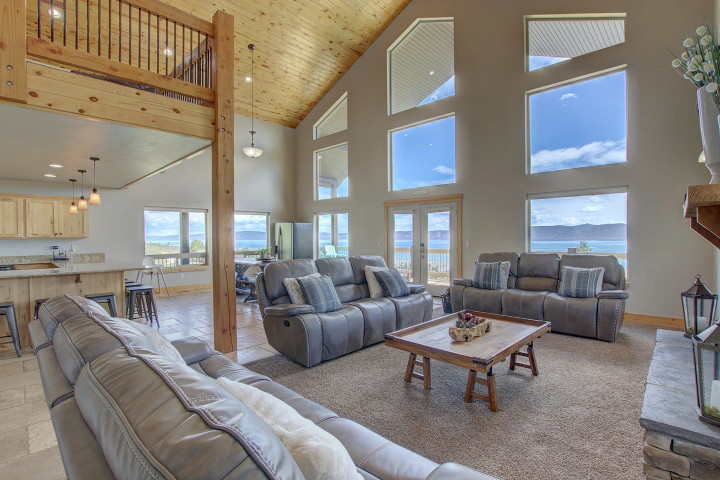 Great Views, Sleeps 26+, Hot Tub On Deck - Garden City, UT