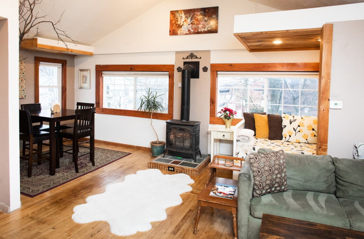 Cozy, Walkable South End Apartment With Porch - Vermont