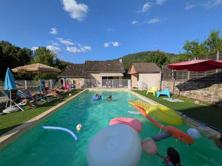 Chalet Bord De Rivière/piscine/canoë Et Paddle. - Corrèze
