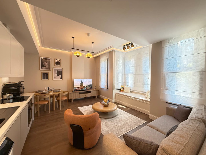 Serene Bay Window In Taksim360  Stylish 1br Stay - Şişli