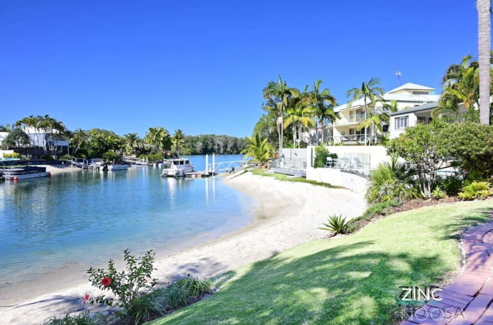 St Tropez 8: Waterfront With Rooftop Spa & Sauna - Noosaville