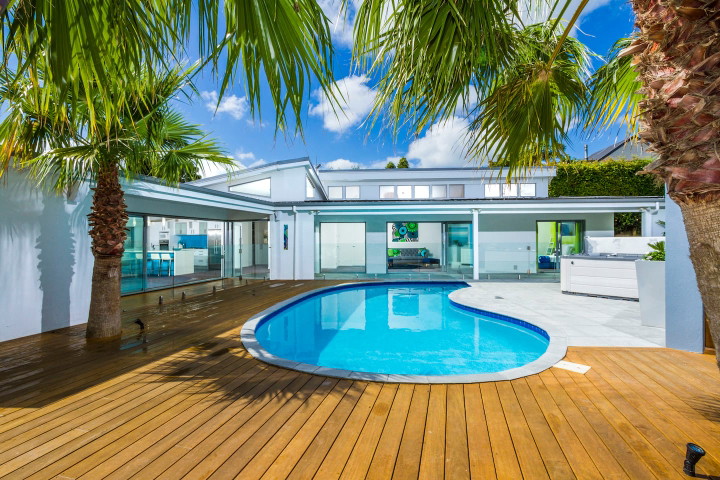 Sunny Beach Retreat In Mairangi Bay - Auckland