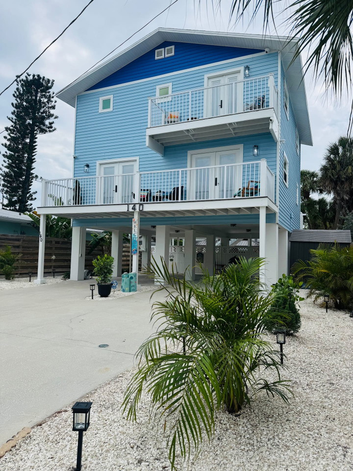 La Perla Azul Beach House - Madeira Beach, FL