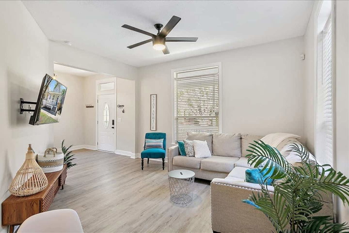 Historic Bungalow - Wifi, Yard, Cozy - Jacksonville, FL