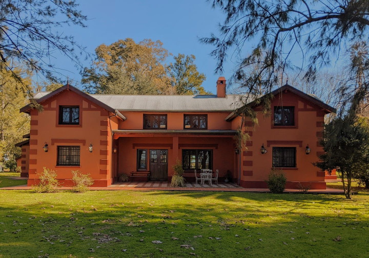Ranch Home With Gardens And Pool In Lezama - Argentina