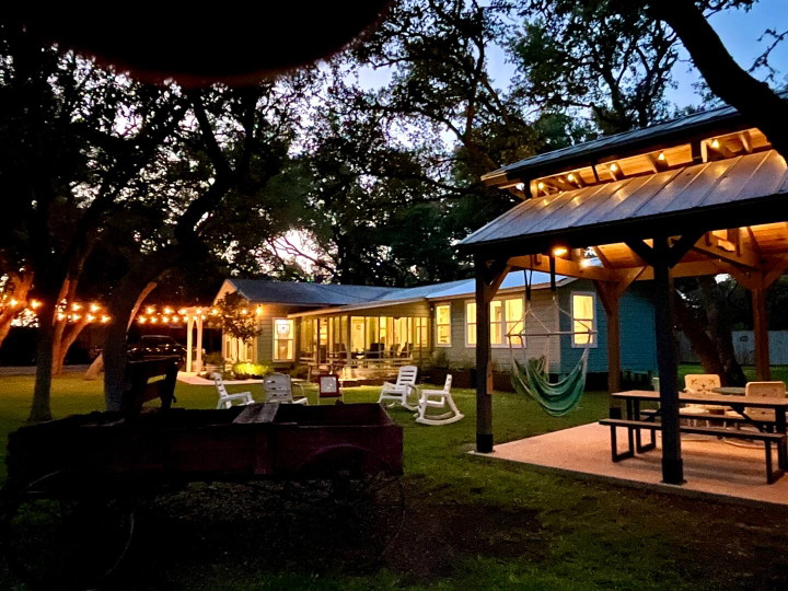 Lake View House With Park Like Yard With Cowboy Pool To Beat The Heat !! - Wimberley, TX