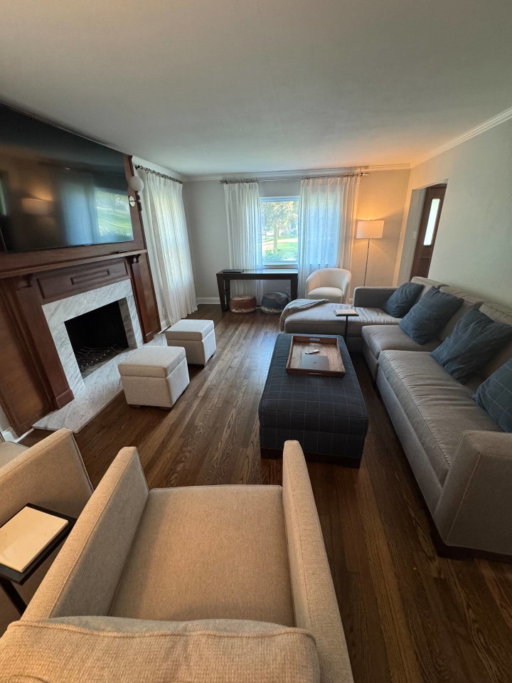 Fully Renovated 4 Bedroom Home - 1 Mile To Nd - South Bend, IN
