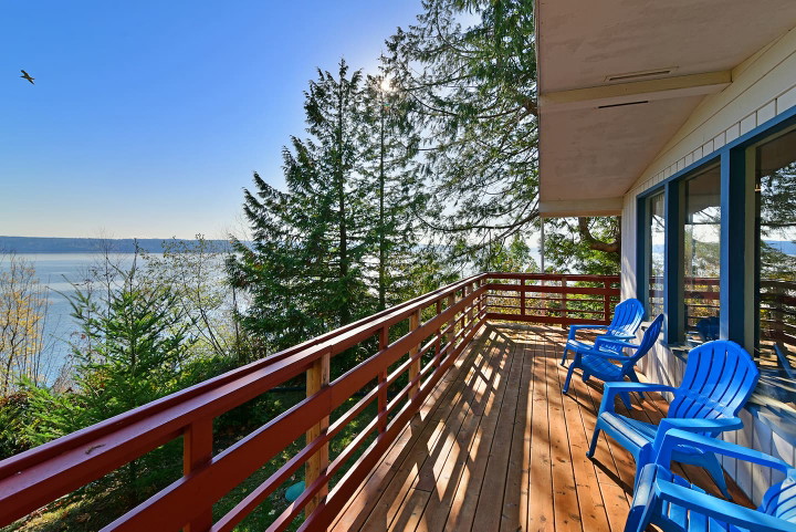 Beachfront Bungalow-hood Canal - Silverdale, WA