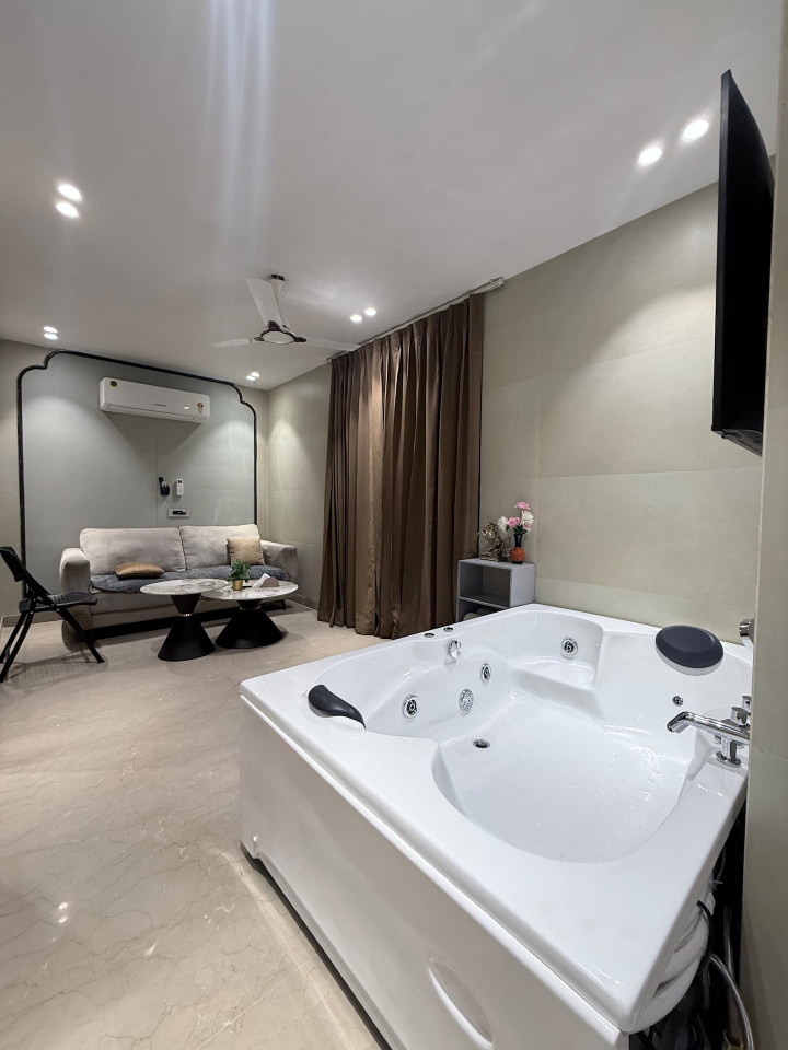 Ozira Stakestaycation-1bhk With Terrace And Jacuzi - Delhi