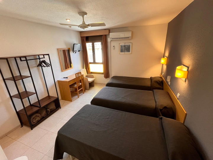 Triple Room With Air Conditioning - Amer