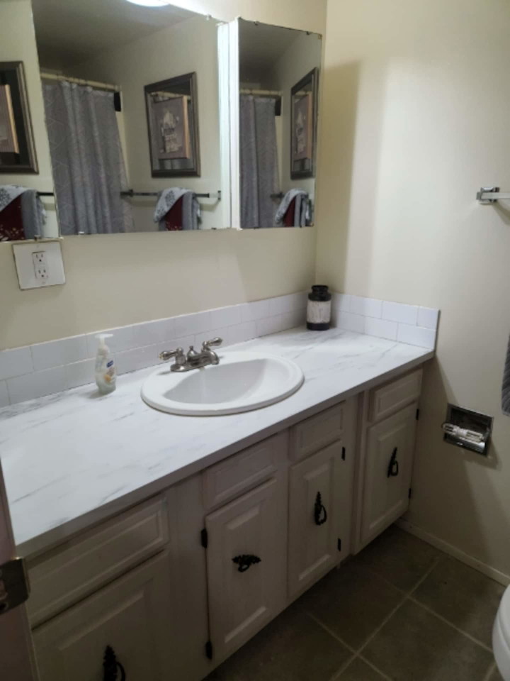 Medicine Hat - Lower 1 Bedroom Unit - Medicine Hat