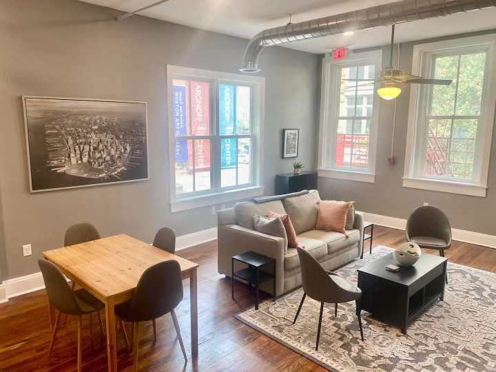 Massive 2-story Apartment / Central / 2x King Beds - Cincinnati, OH