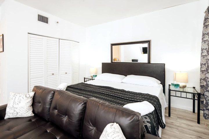 Ocean Drive- Amazing Apartment On The Beach - Miami Beach, FL