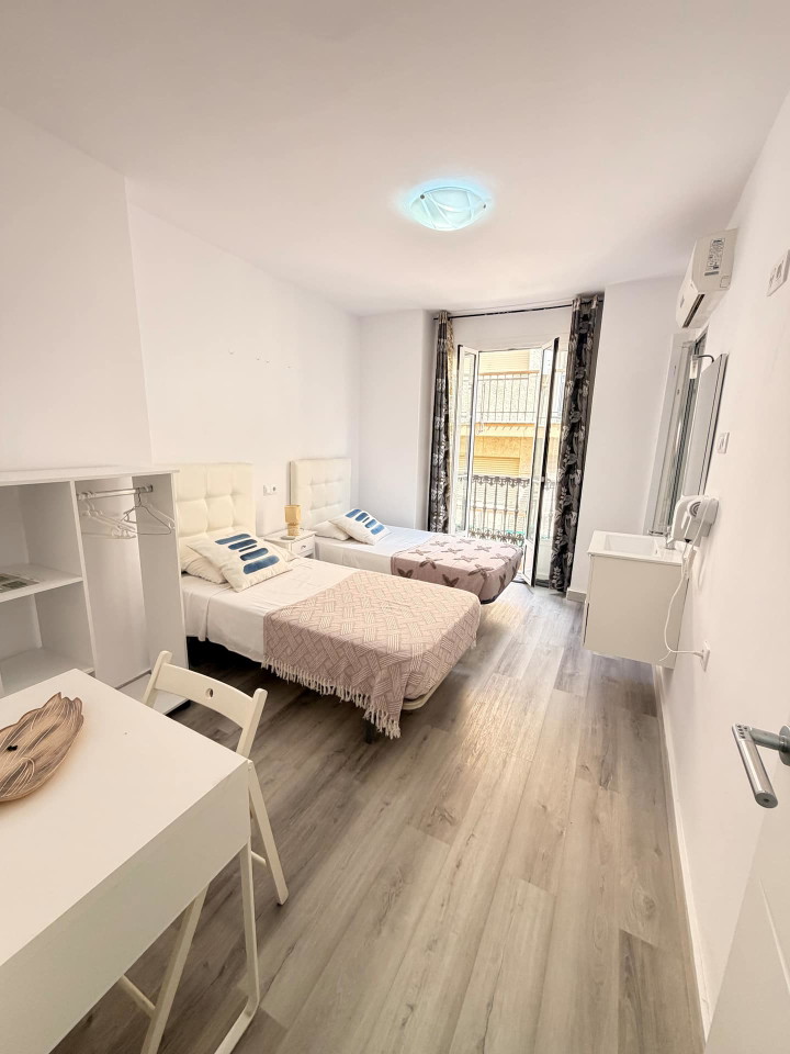Habitación Luminosa Con Ducha Y Lavabo Privado - Valencia