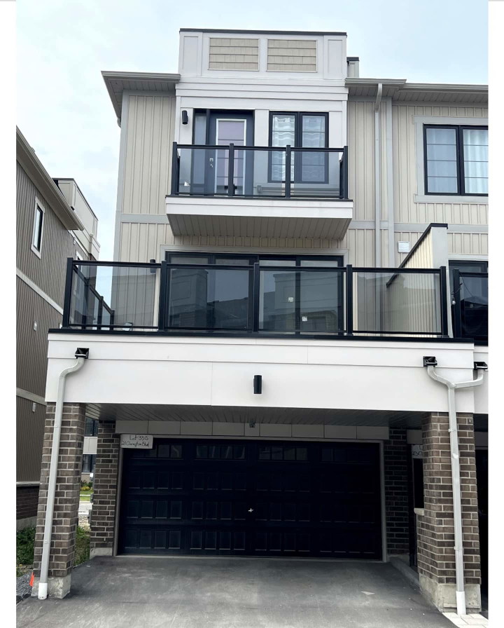 Three Bedroom House - Bowmanville